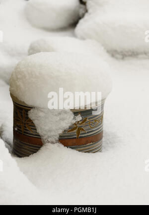Snow-covered flower pots Stock Photo - Alamy