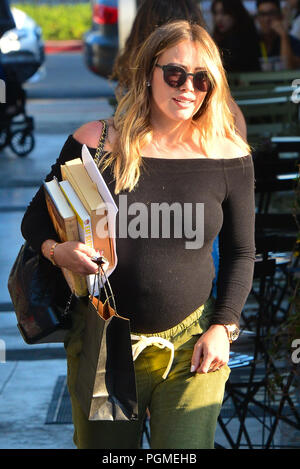 Pregnent Hilary Duff leaving "Nine Zero One" hair salon carrying lots ...