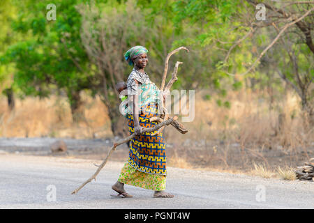 Woman of Dagomba tribe in traditional dress, Mbanayili village ...