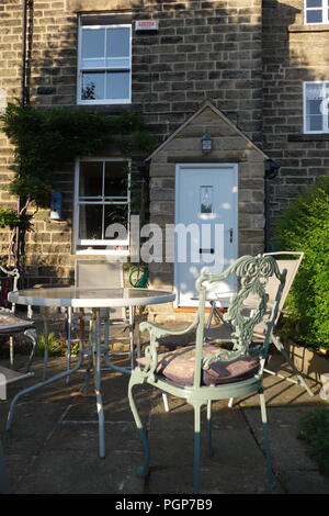 Pretty cottage in Sheffield, Yorkshire, England Stock Photo - Alamy