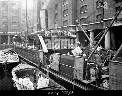 London Docks early 1900s Stock Photo - Alamy