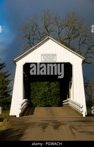 Gallon House Covered Bridge, Marion County, Oregon Stock Photo - Alamy