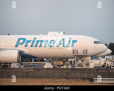 Amazon Prime Air Cargo Jet Landing above FedEx Airplane at Allentown ...
