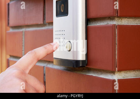 finger pressing door bell at apartment building Stock Photo - Alamy