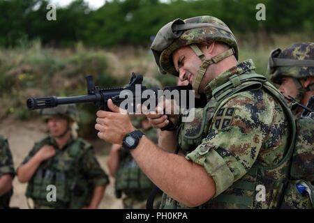 US Soldier with M26 Modular Accessory Shotgun System Stock Photo - Alamy