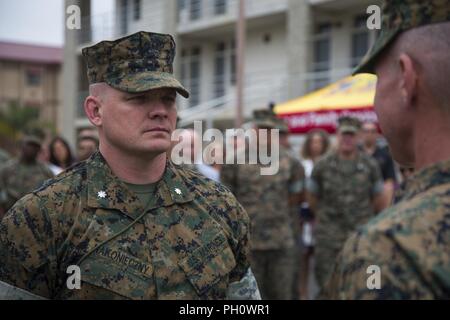 U.S. Army Lt. Col. Neal Woollen, United States Army Medical Research ...