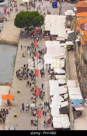 Ribeira neighborhood, next to the river Douro. Tour boats and ...