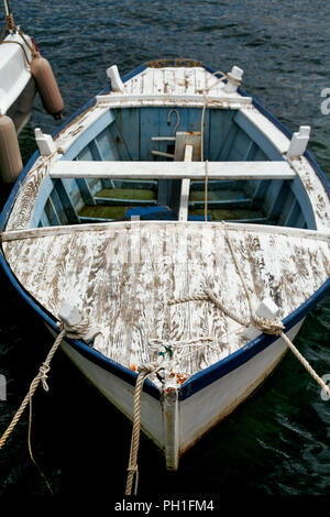 Old fishing boat rope with a Tied Knot on gray background Stock Photo ...