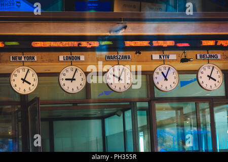Time zones in Warsaw Poland, Paris France, Moscow Russia, Beijing China ...