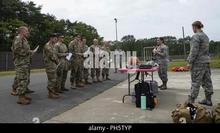 U.S. Army Soldiers from the 35th Infantry Division conduct M17 and M4 ...