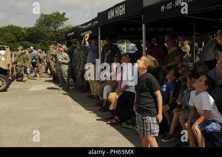 Members of the 330th Recruiting Squadron make their way to the Lt Col ...