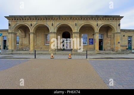 Whitby Railway Station, North Yorkshire, 14th April 1987. 1957 Metro ...