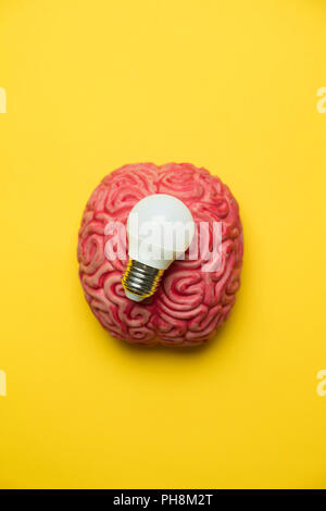 Bright idea. Brain with lightbulb. inspiration, innovation, solution ...