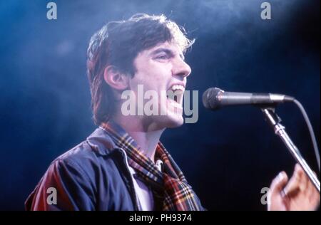 Sänger Terry Sharpe von der britischen Alternative-Pop-Band "The ...