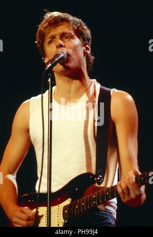 Bryan Adams, kanadischer Rocksänger und Gitarrist bei einem Konzert in ...