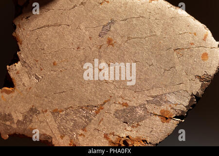 Macro photo of an iron meteorite with Widmanstaetten patterns Stock ...