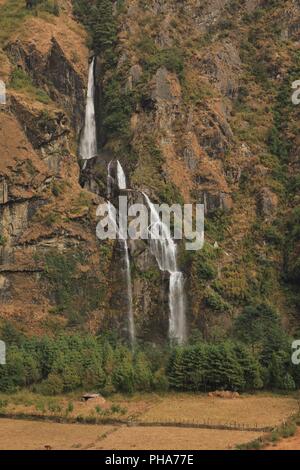 Tall waterfall in Tal, Annapurna Conservation Area, Nepal. Trekking ...