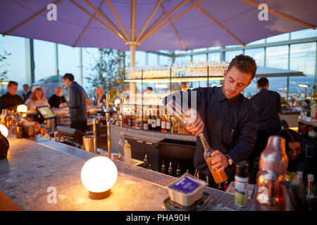 Situated 19th floor No.1 Spinningfields, 20 Stories glamorous ...