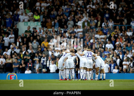 Leeds United players in a huddle Stock Photo - Alamy
