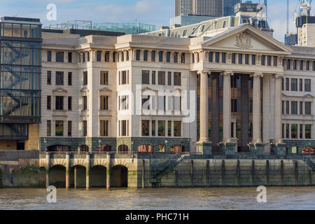 Vintners Place, Upper Thames Street, Queenhithe, London, 30/08/1990. A ...