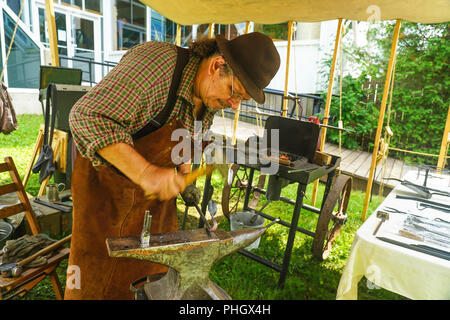 Blacksmithing demonstration at British Military,Royal Nancy,American ...