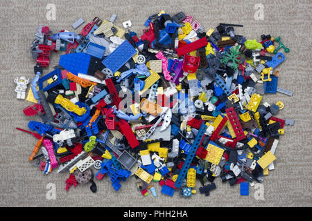 Heap of Lego bricks Stock Photo - Alamy