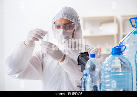 Lab assistant testing water quality Stock Photo - Alamy