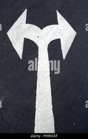 Two choices arrow splits in two, go both ways Stock Photo - Alamy