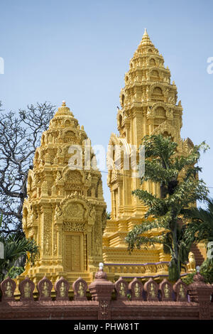 Cambodia, Phnom Penh, Wat Ounalom buddhist temple Stock Photo - Alamy