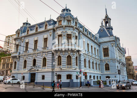 Vintage building, Valparaiso, Chile Stock Photo - Alamy