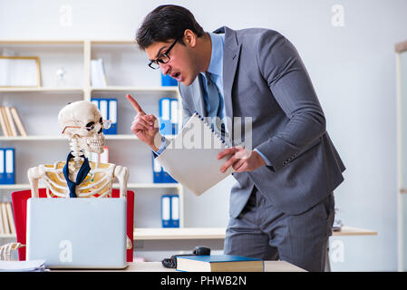 The angry boss yelling at his skeleton employee Stock Photo - Alamy