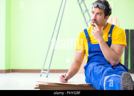 Professional contractor laying flooring at home Stock Photo - Alamy