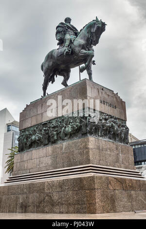 "Plaza Independencia" square. General Artigas monument and mausoleum ...