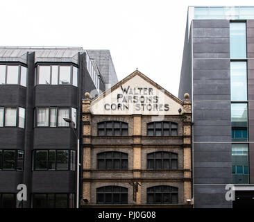 Modern architecture office building, Forbury Place, Reading, Berkshire ...