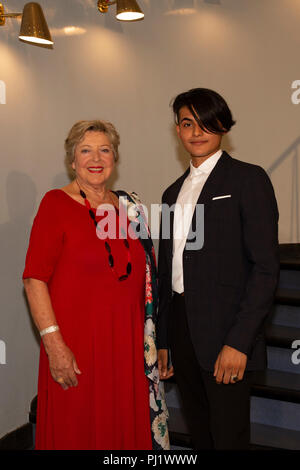 Marie-Luise Marjan als HELGA BEIMER und Aaron Rufer als JAMAL BAKKOUSH ...