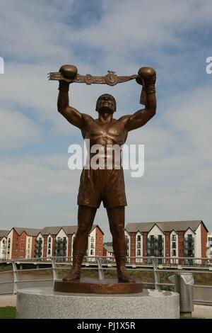 Statue of British Heavyweight Boxing Champion David Bomber Pearce ...