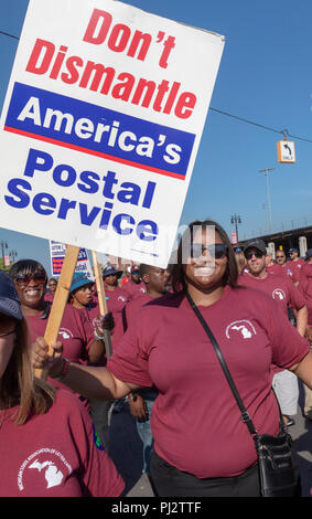 Members of the American Postal Workers (APWU) union and other union ...