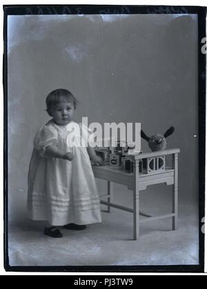 Baby Caldow, 11 Oct 1912 (17065988025 Stock Photo - Alamy