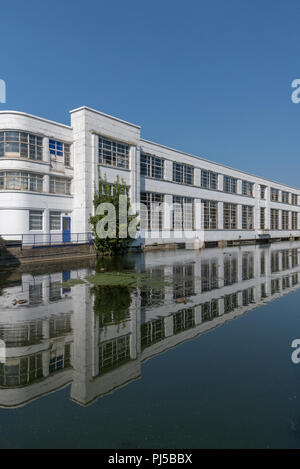 Maidstone, Kent, England, UK. Rootes building, in Palace Avenue. Car ...
