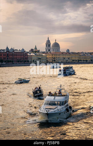 August 2018 - River tour boats and taxi's in Bristol Stock Photo - Alamy