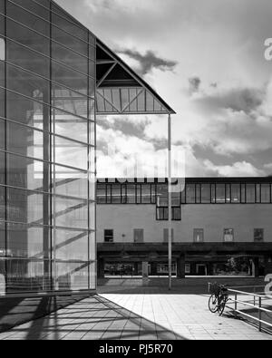 Cambridge University the modern architecture of the Law Faculty ...