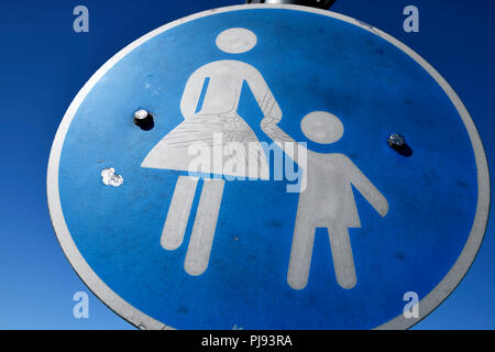 Road sign sidewalk, Verkehrsschild Gehweg Stock Photo - Alamy