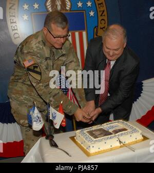 Army Brig. Gen. Mark Simerly, DLA Troop Support commander, left ...
