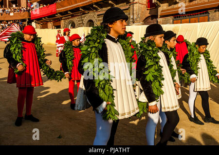 The Corteo Storico (Historical Procession) In The Piazza Del Campo, The ...