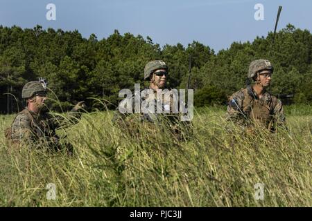 Sgt. Jorge Reyes, a U.S. Army Reserve Soldier from the 530th Military ...