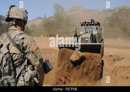 U.S. Army Reserve Soldiers with the 463rd FSC, Engineer Battalion ...