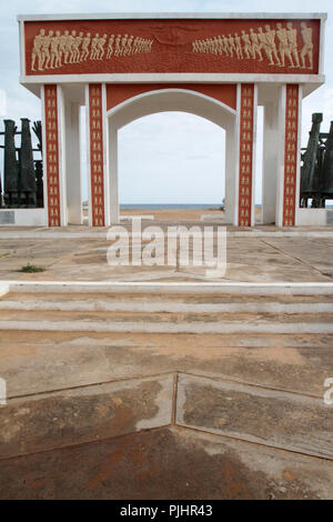 Architecture arch Door of No Return at Ouidah, Benin Stock Photo - Alamy
