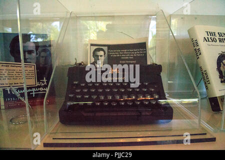 Typewriter in Hemingway's house in Key West, Florida Stock Photo - Alamy