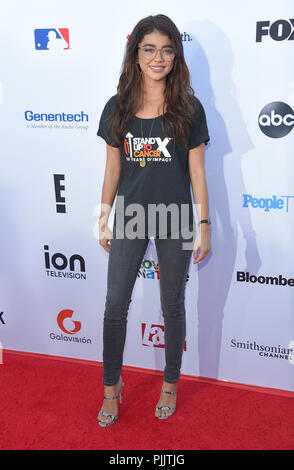 Sarah Hyland arrives at Stand Up To Cancer 2018 held at The Barker ...