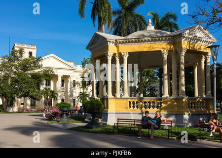 Cuba, Santa Clara, Parque Leoncio Vidal, building, colonial style Stock ...